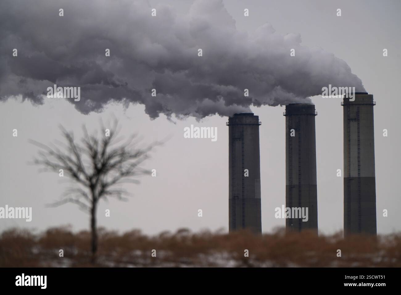 The Jeffrey Energy Center coal-fired power plant operates near Emmett ...