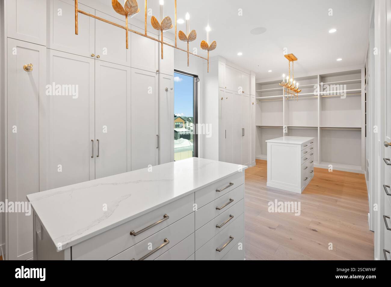 White granite kitchen sink filled hi-res stock photography and images ...