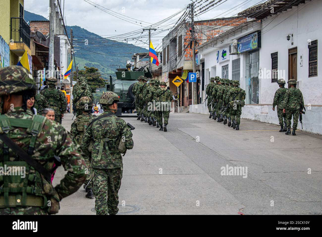 Colombian army patrolling the streets, military forces on urban patrol ...