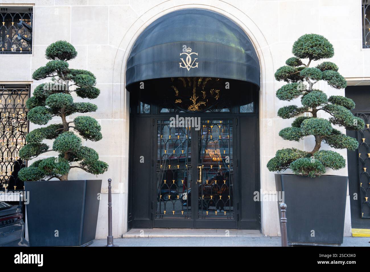 Elegant entrance with manicured trees in a luxurious city setting Stock ...