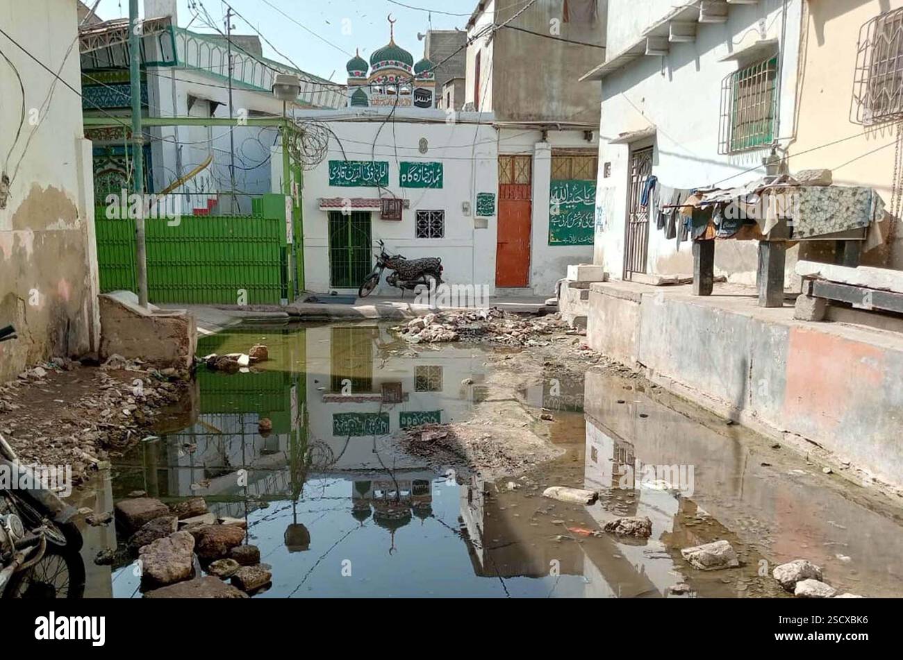 KARACHI, PAKISTAN, FEB 07: Inundated road by overflowing sewerage water ...