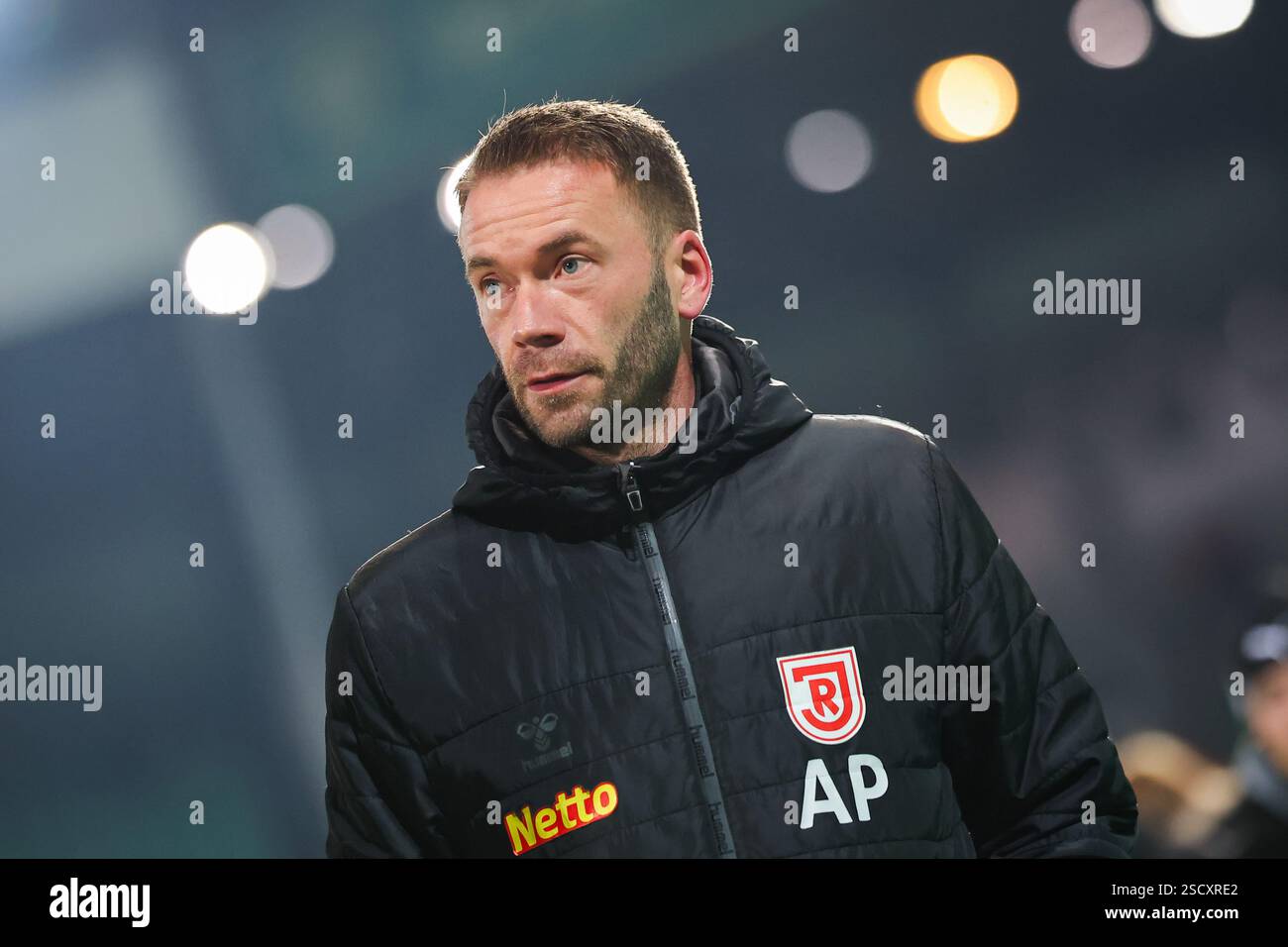 07 February 2025, Bavaria, Fürth: Soccer: Bundesliga 2, SpVgg Greuther ...