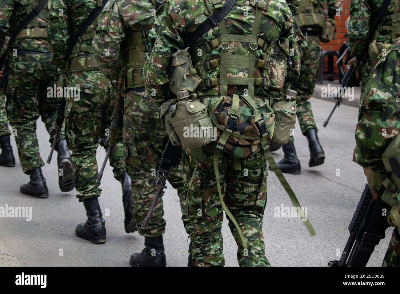 Colombian army patrolling the streets, military forces on urban patrol ...