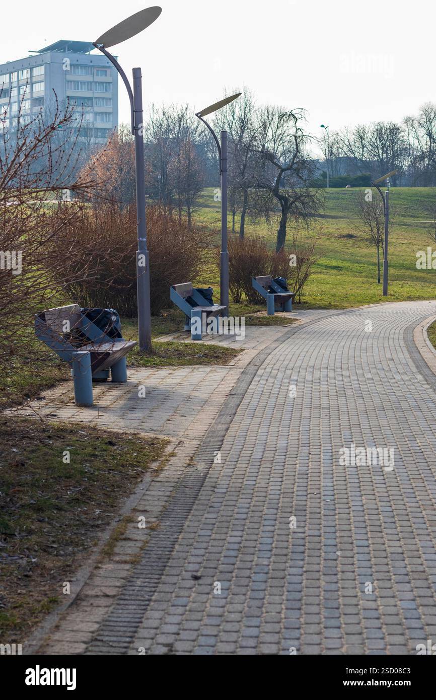 Community park seating hi-res stock photography and images - Alamy