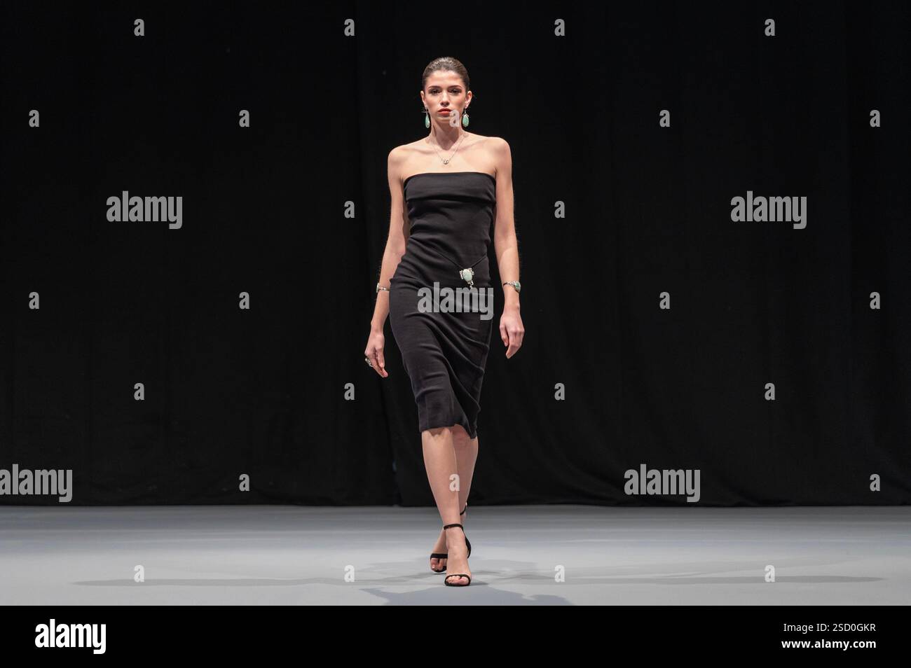 Madrid, Madrid, Spain. 7th Feb, 2025. LEIRE RODRIGUEZ modelo desfilando ...