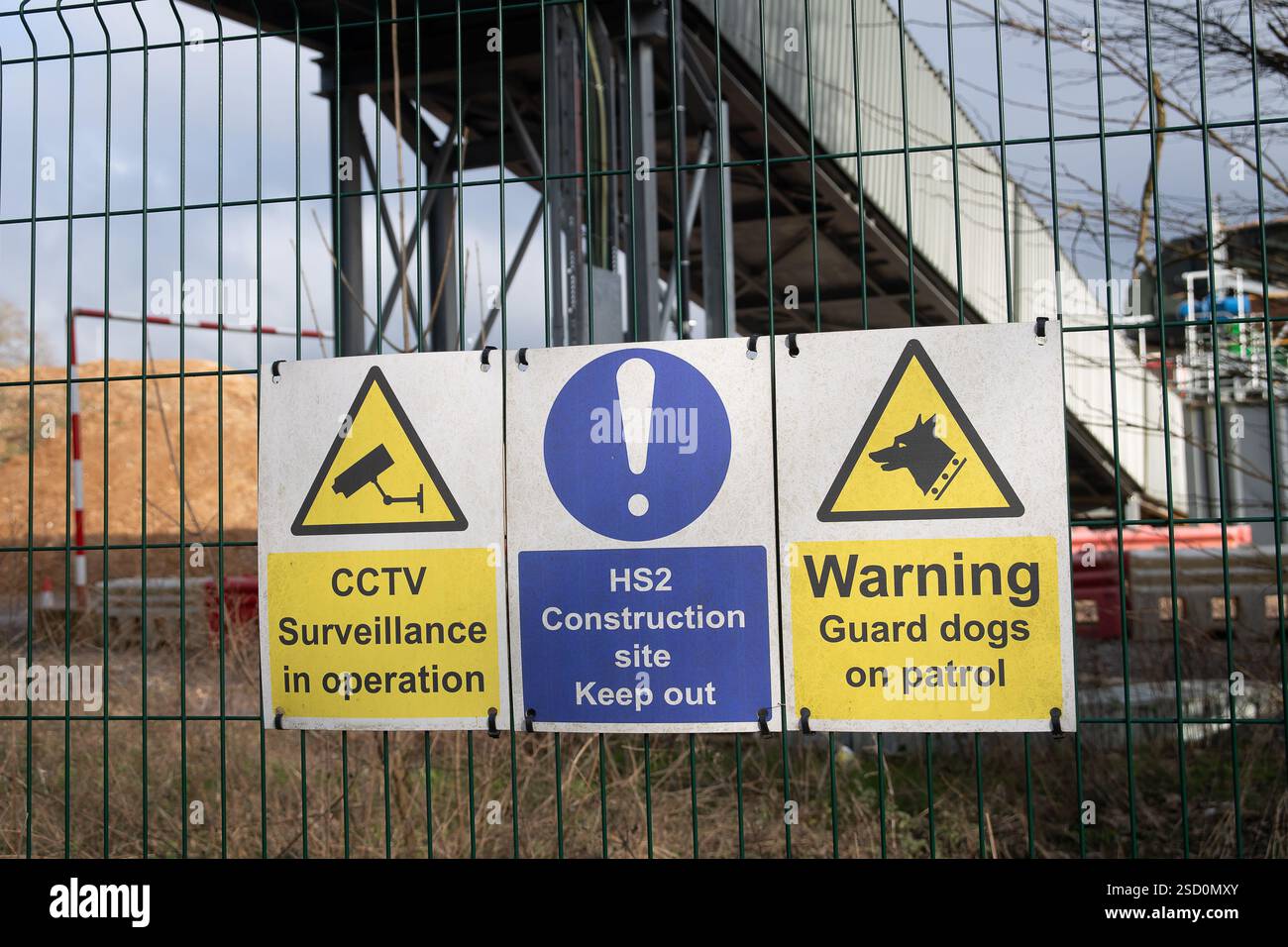 Wendover, UK. 6th February, 2025. HS2 warning signs for CCTV ...