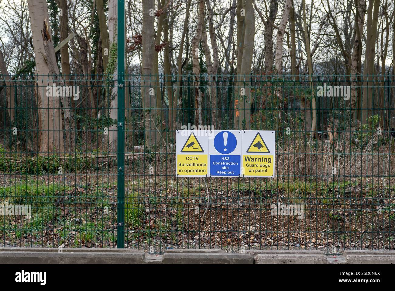 Wendover, UK. 6th February, 2025. HS2 warning signs for CCTV ...