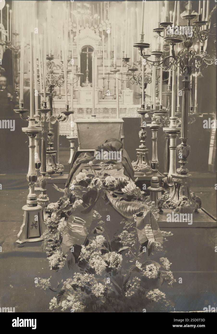 Madrid, 19/06/1907. The remains of Rafael Calvo and Antonio Vico. The ...