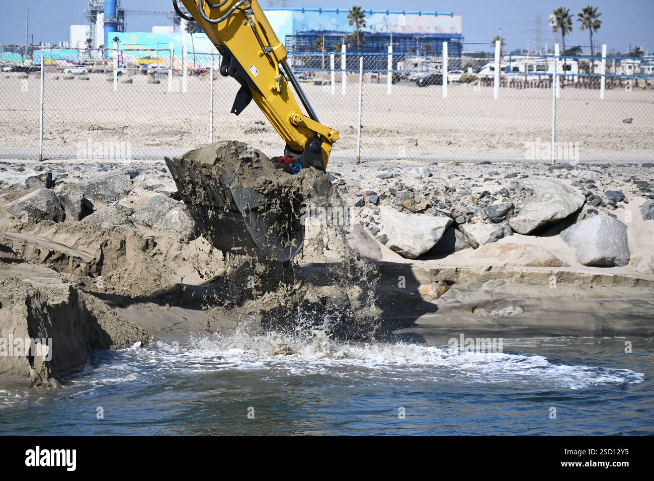 HUNTINGTON BEACH, CALIFORNIA: 29 JAN 2025: Dredging the mouth of the ...