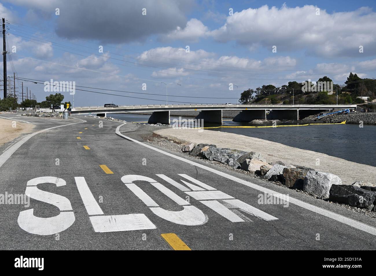 HUNTINGTON BEACH, CALIFORNIA: 29 JAN 2025: The Santa Ana River Trail is ...