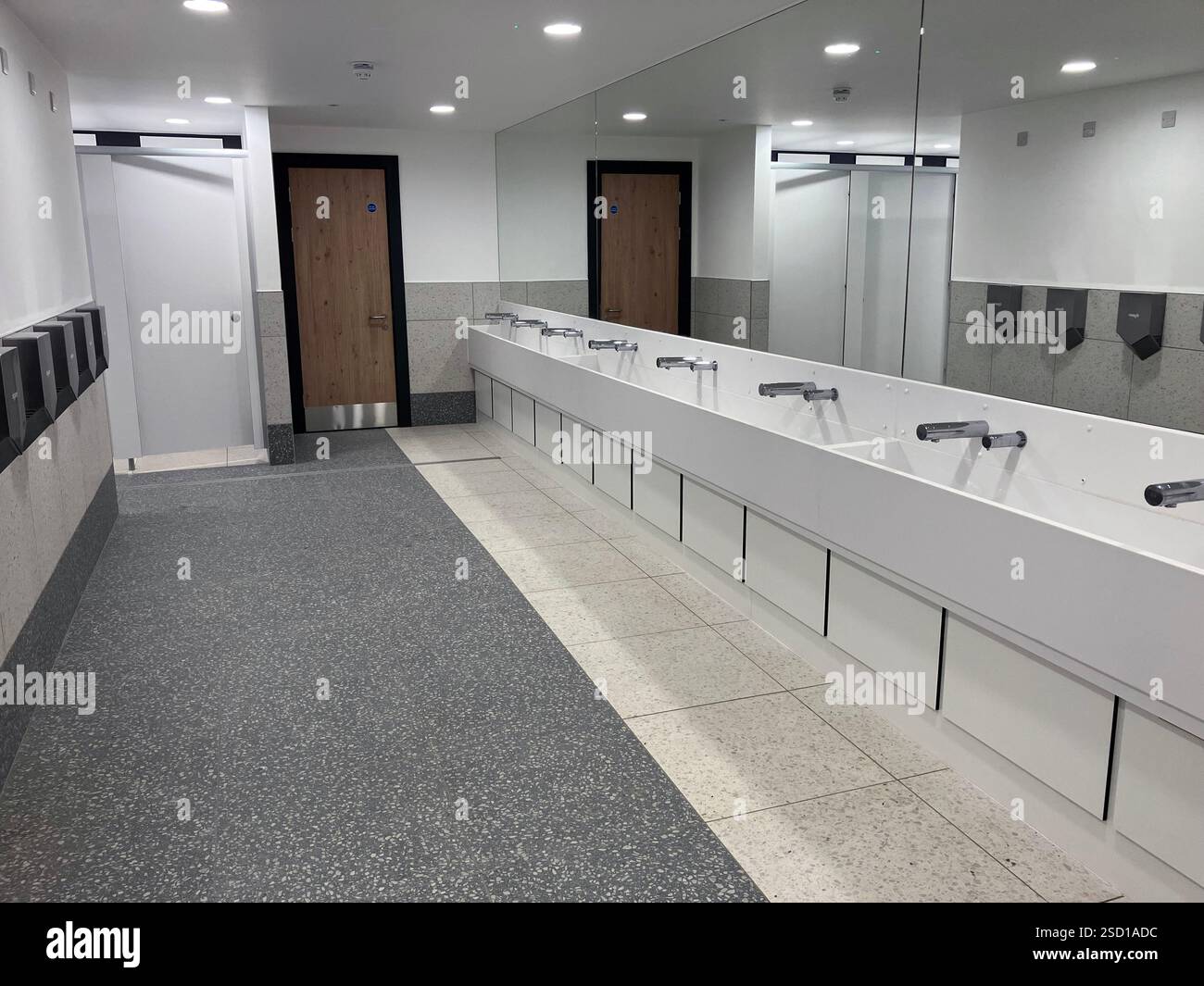 Smart new toilet facilities at the newly built Lifeguard Station on ...