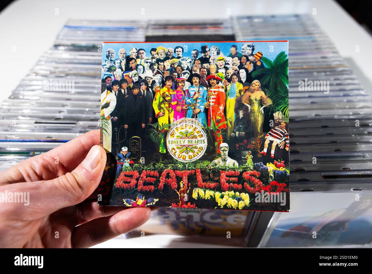 The beatles sgt pepper's lonely hearts hi-res stock photography and ...