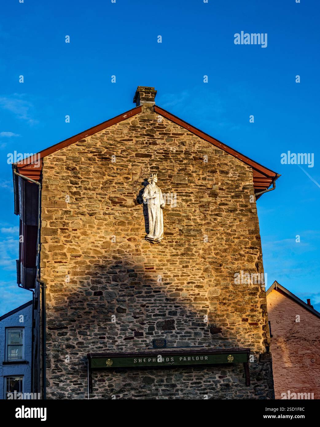 King Henry VII Sculpture, Hay-on-Wye Stock Photo - Alamy