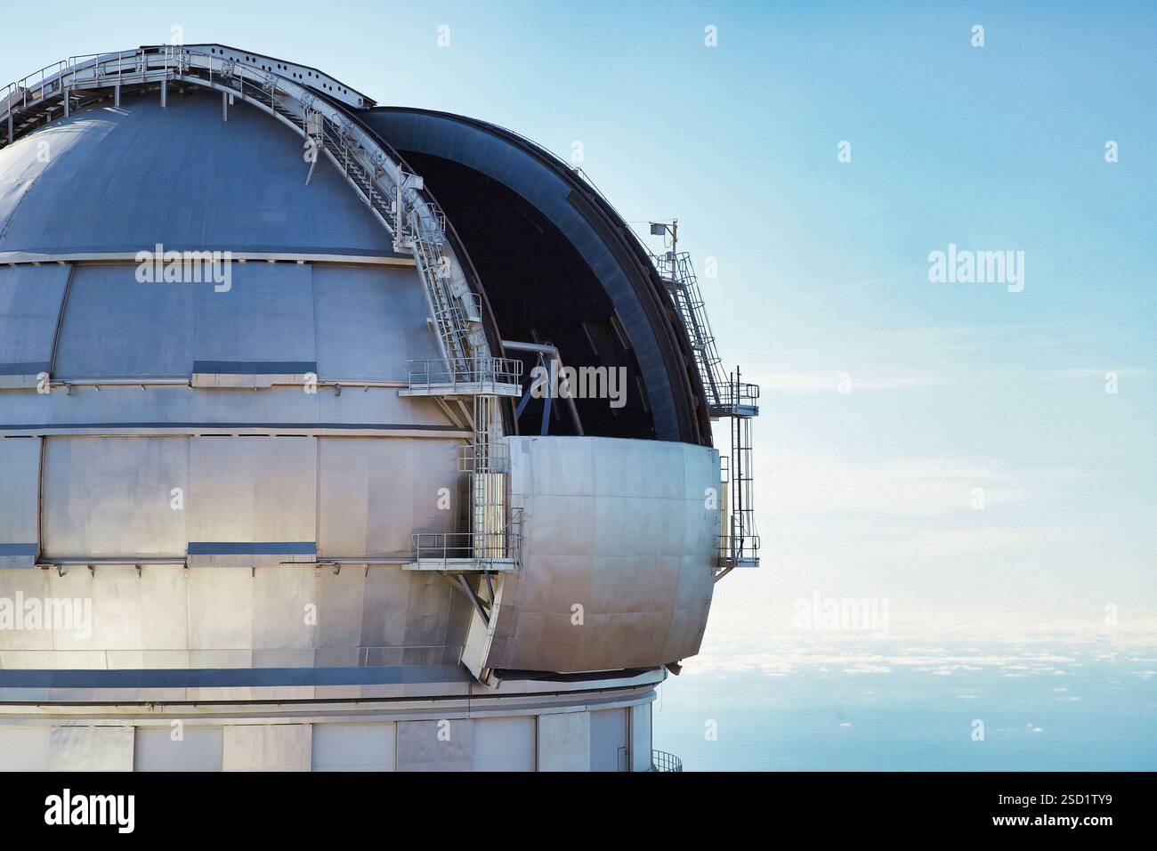 The Gran Telescopio CANARIAS GTC, Roque de los Muchachos Observatory ...