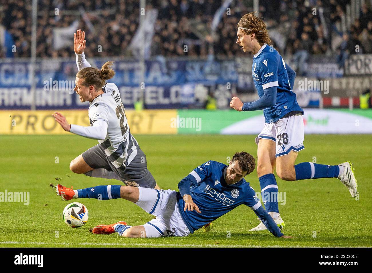 Sandhausen, Deutschland. 07th Feb, 2025. Christopher Lannert (DSC ...