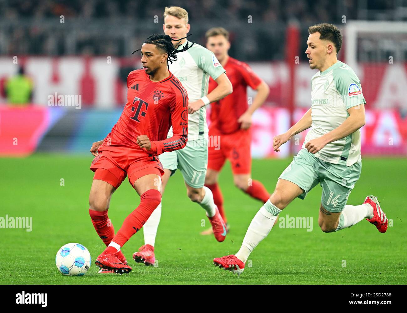 Munich, Germany. 07th Feb, 2025. Soccer: Bundesliga, Bayern Munich ...