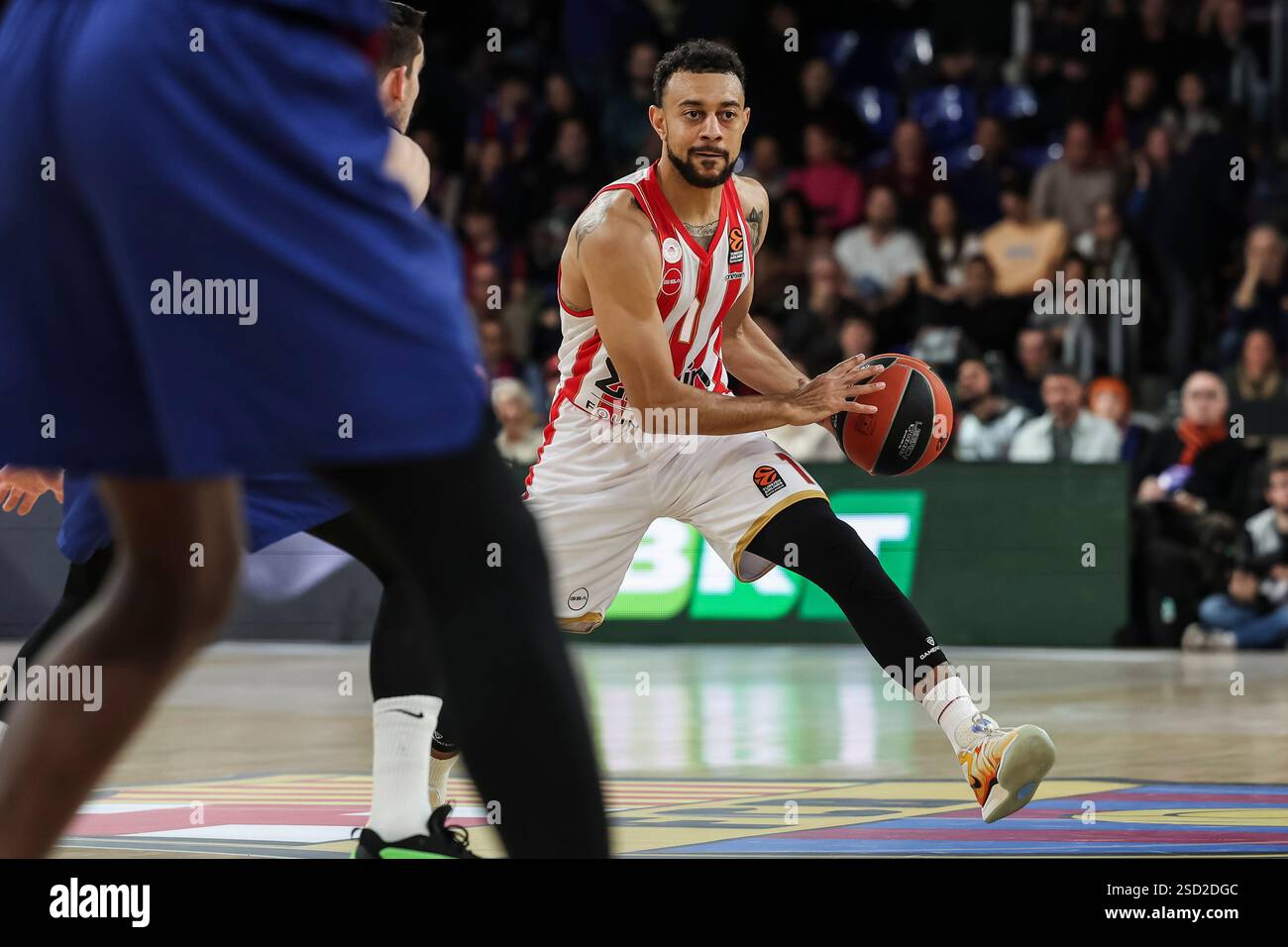 Nigel Williams-Goss of Olympiacos Piraeus in action during the Turkish ...