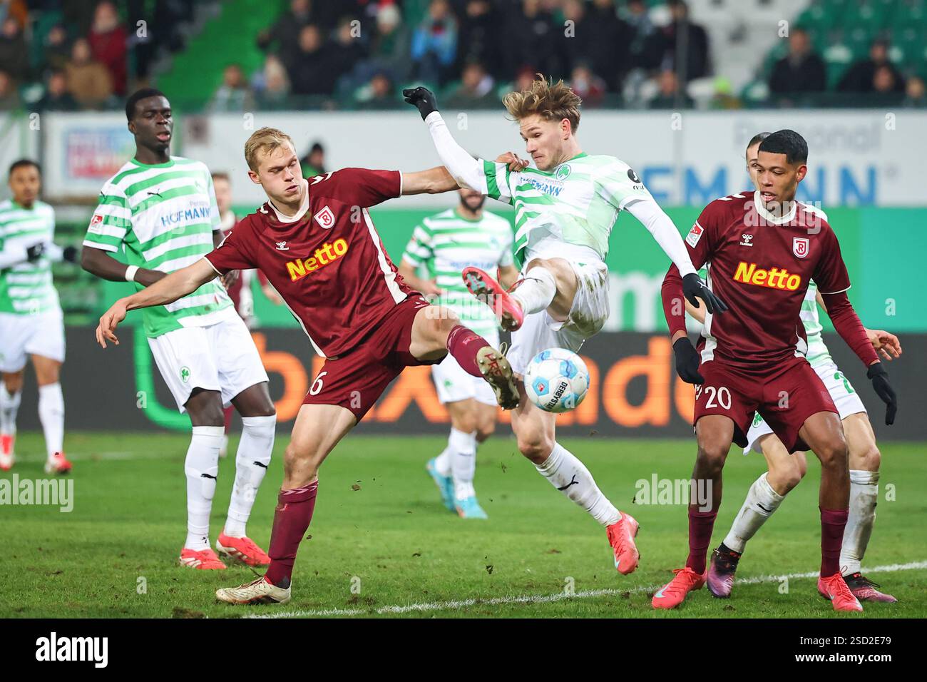 07 February 2025, Bavaria, Fürth: Soccer: Bundesliga 2, SpVgg Greuther ...