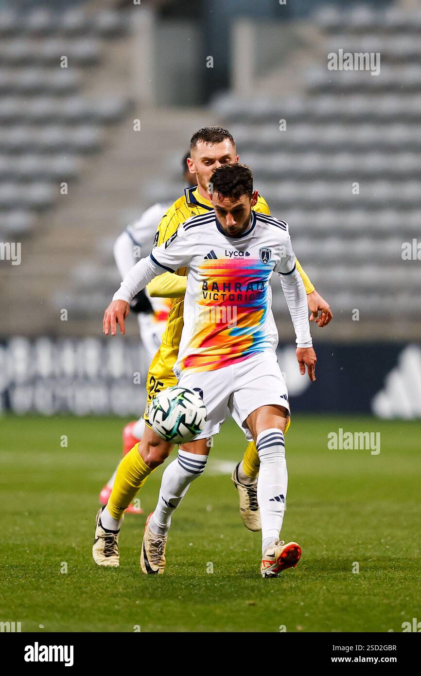 20 Julien LOPEZ (pfc) during the Ligue 2 BKT match between Paris FC and ...