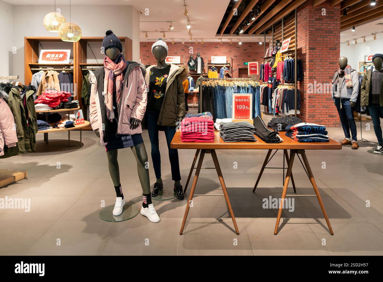 Esprit clothing company interior hi-res stock photography and images ...