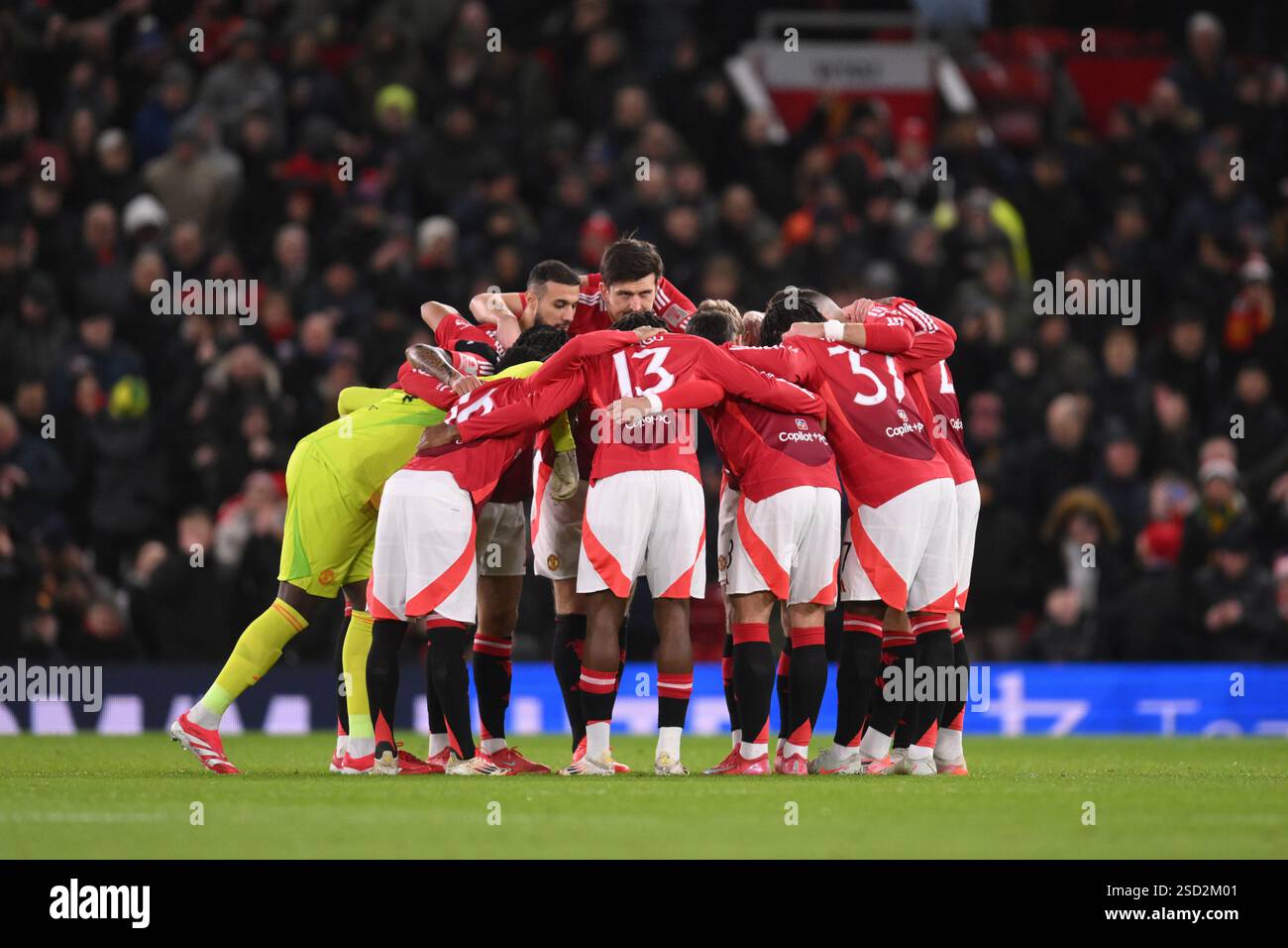 Manchester United players huddle before kick off during the Manchester ...