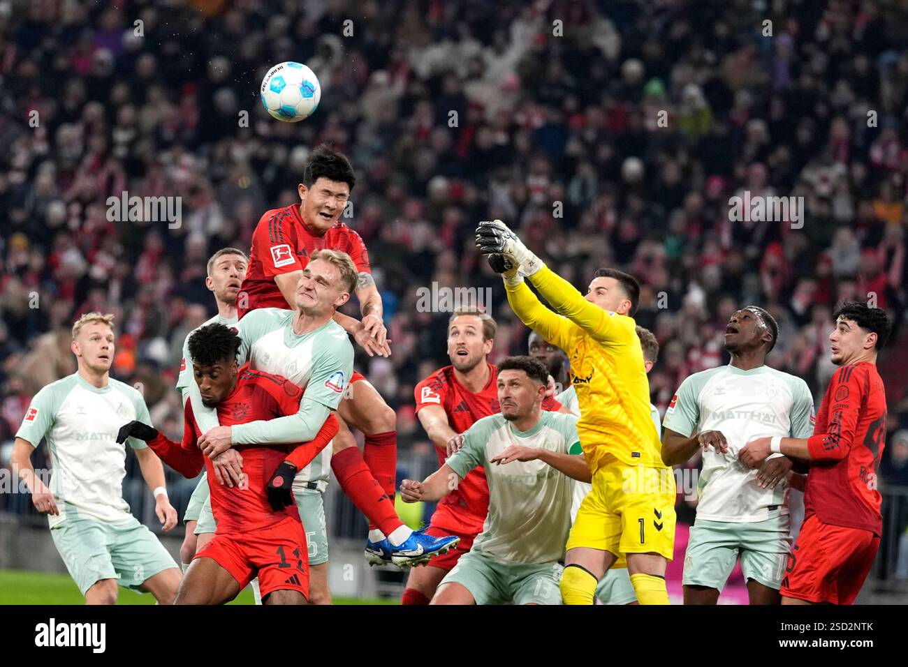 Bremen's goalkeeper Michael Zetterer, center right, goes up for a save ...