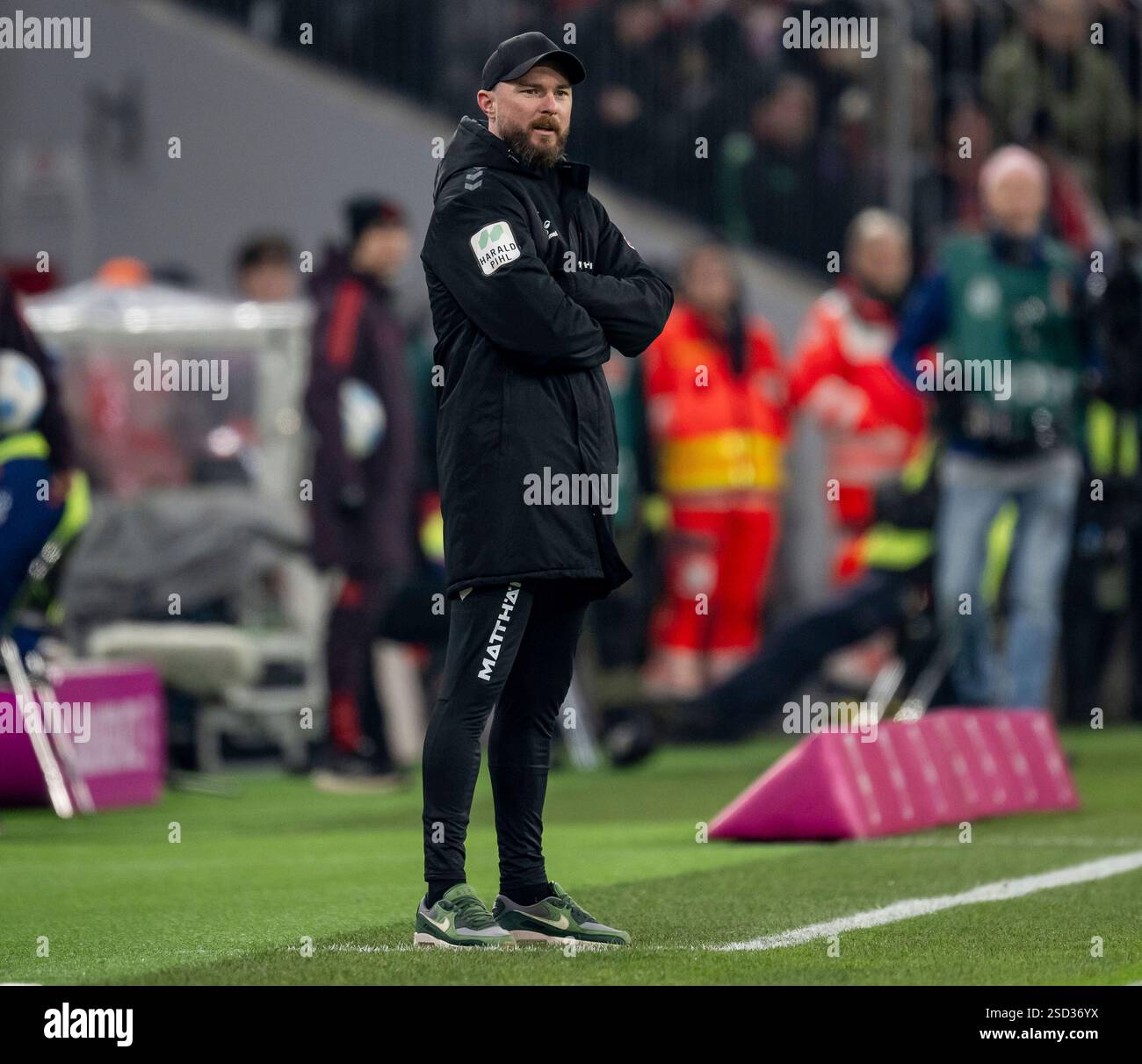 Muenchen, Deutschland. 07th Feb, 2025. Patrick Kohlmann (Co-Trainer, SV Werder Bremen). GER, FC ...
