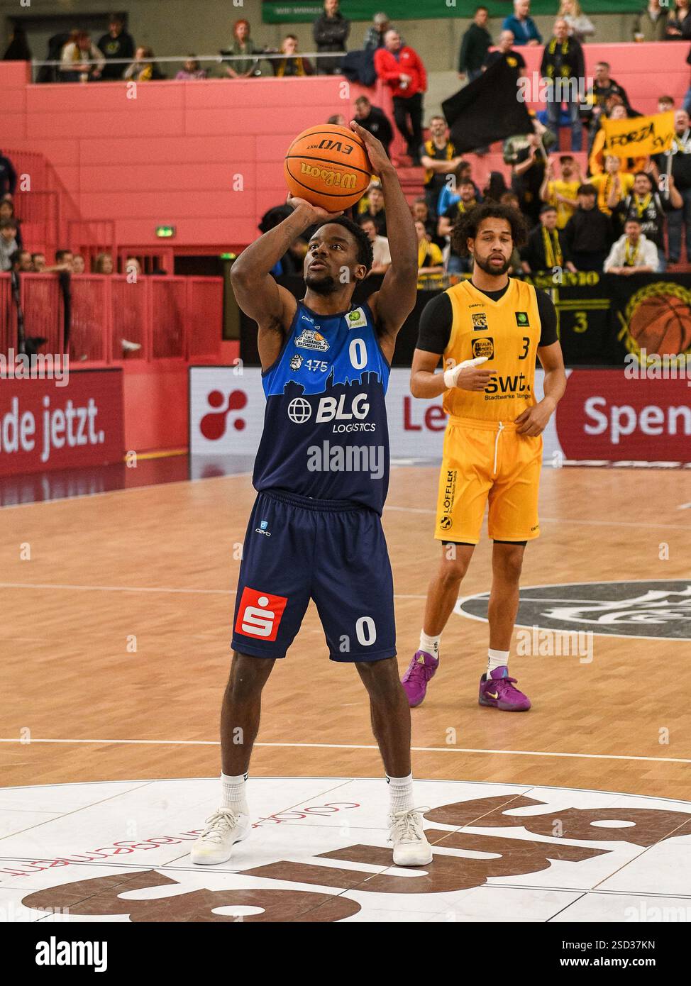 Elijah Jahi Miller (Eisbaeren Bremerhaven #0), Tigers Tuebingen vs. Eisbaeren Bremerhaven ...