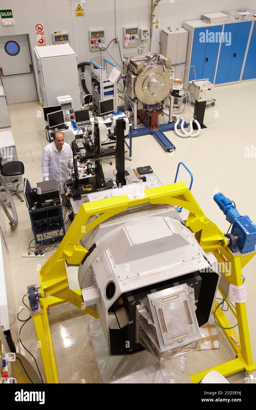 Optical bench EMIR project Optical alignment tools Cleanroom AIV ...