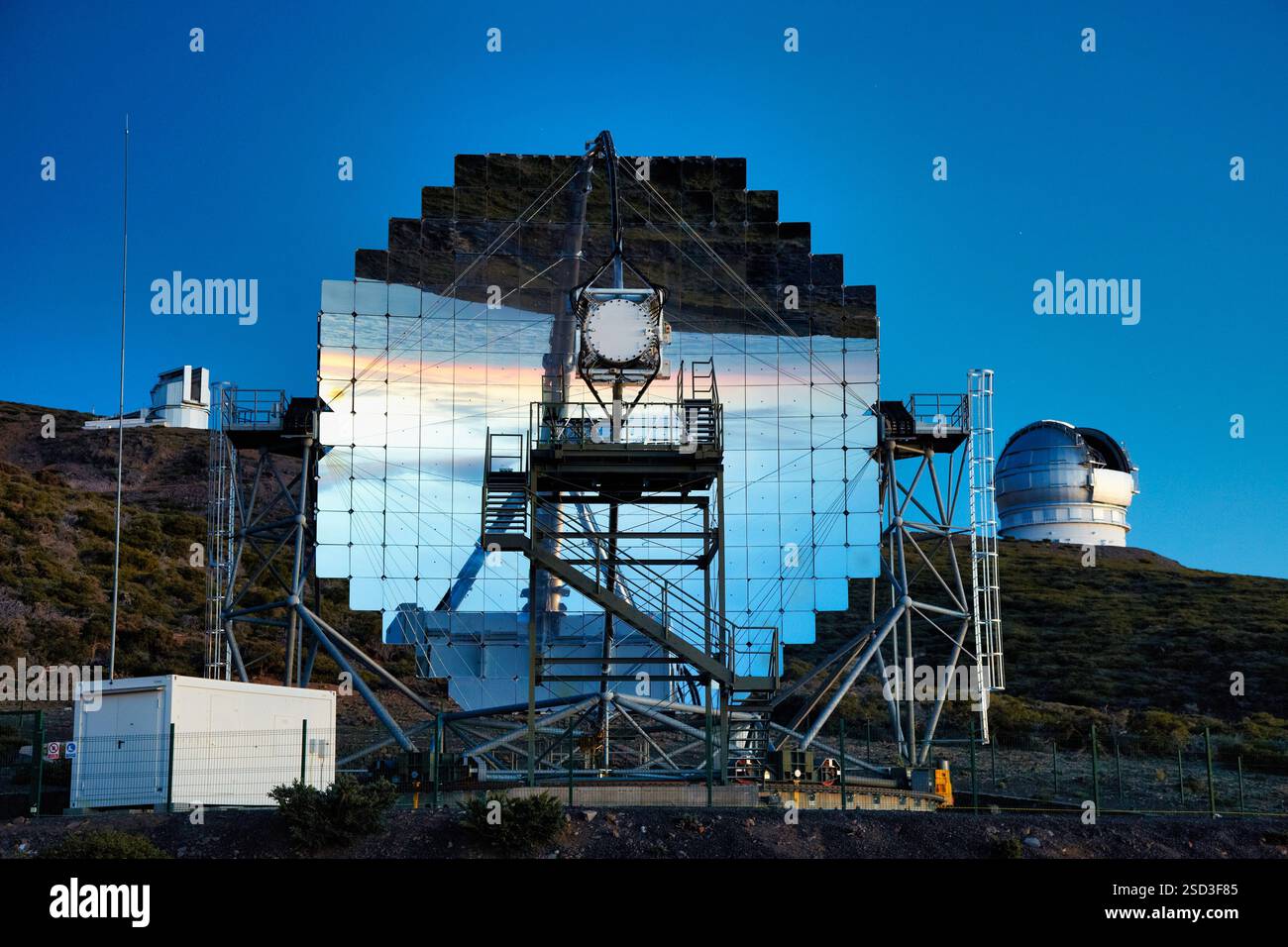 The MAGIC Telescopes, Roque de los Muchachos Observatory, La Palma ...