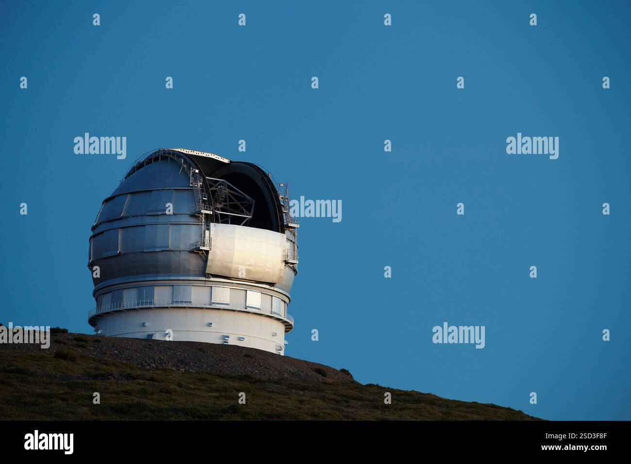 The Gran Telescopio CANARIAS GTC, Roque de los Muchachos Observatory ...