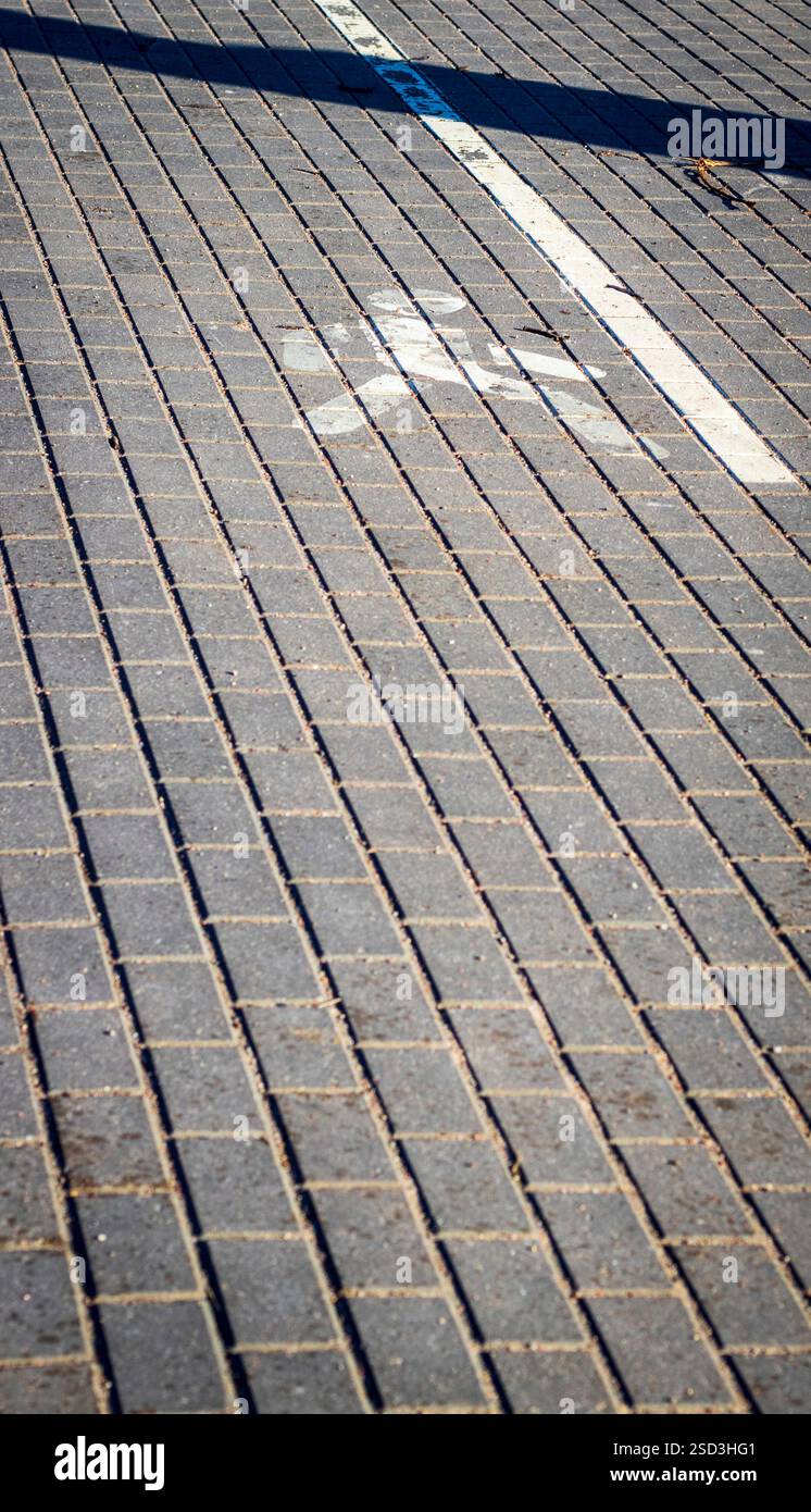 Jogging, walking, cycling path in the park Stock Photo - Alamy