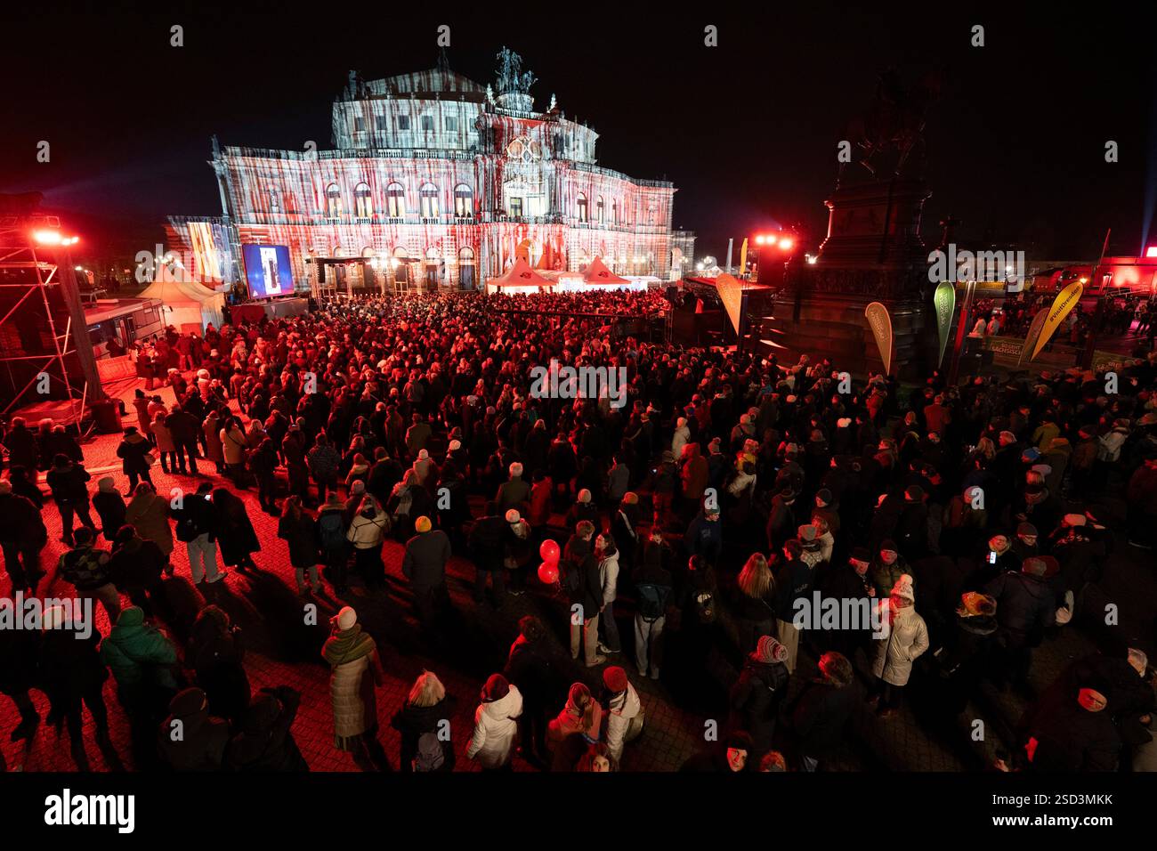 Dresden, Germany. 07th Feb, 2025. Visitors stand in front of the ...