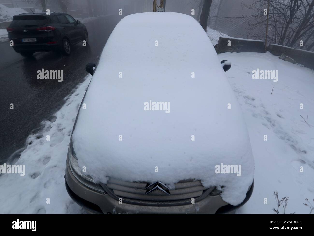 Sawfar, Lebanon. 7th Feb, 2025. Photo taken on Feb. 7, 2025 shows a vehicle covered with snow in ...