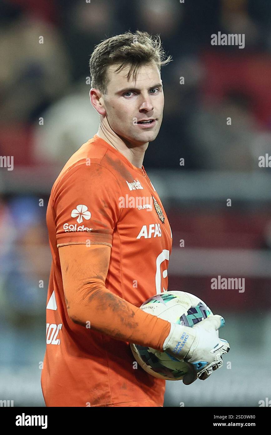 Mechelen, Belgium. 07th Feb, 2025. Mechelen's goalkeeper Ortwin De Wolf ...