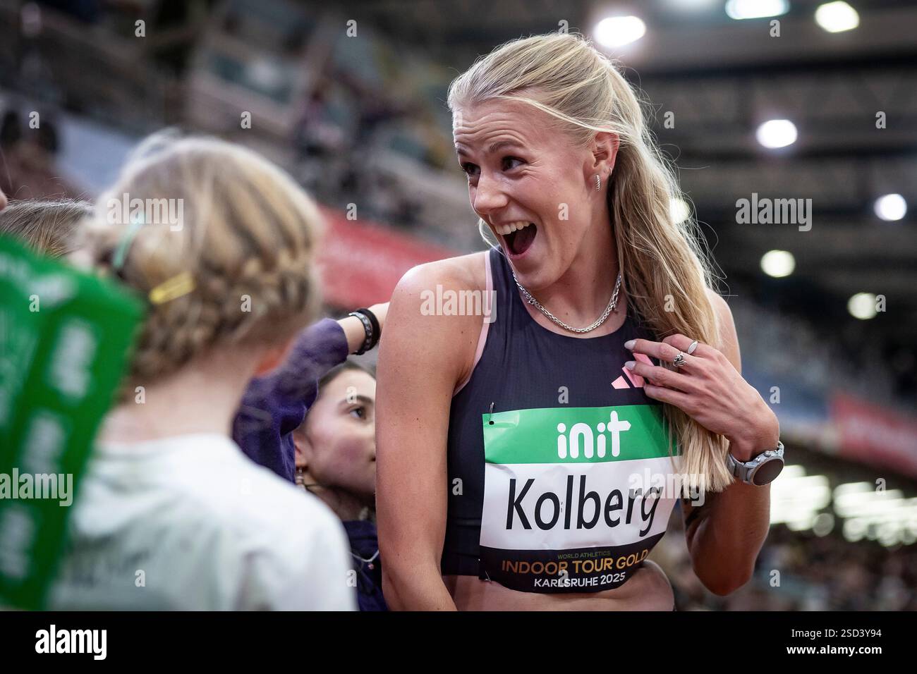 Kolberg, Majtie (GER) spricht mit jungen Fans; init Indoor Meeting ...