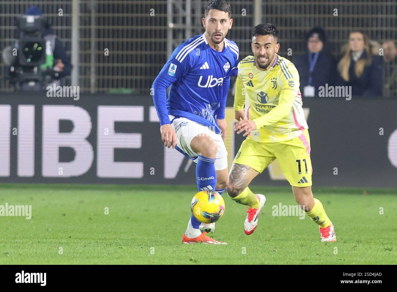 Como, Italia. 07th Feb, 2025. Como 1907's Edoardo Goldaniga in action ...