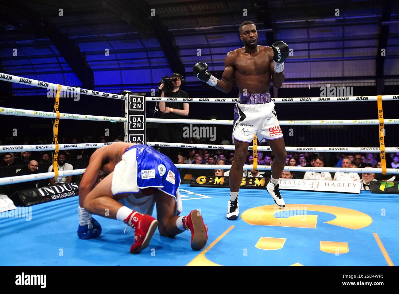 Shakiel Thompson (right) strikes David Benitez in the Light Heavyweight ...