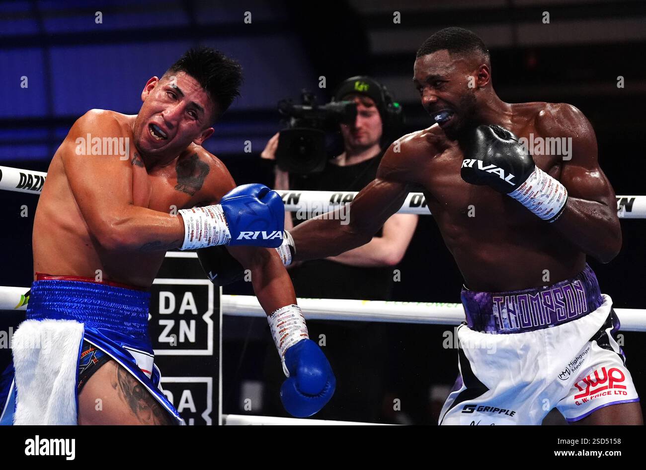 Shakiel Thompson (right) strikes David Benitez in the Light Heavyweight ...
