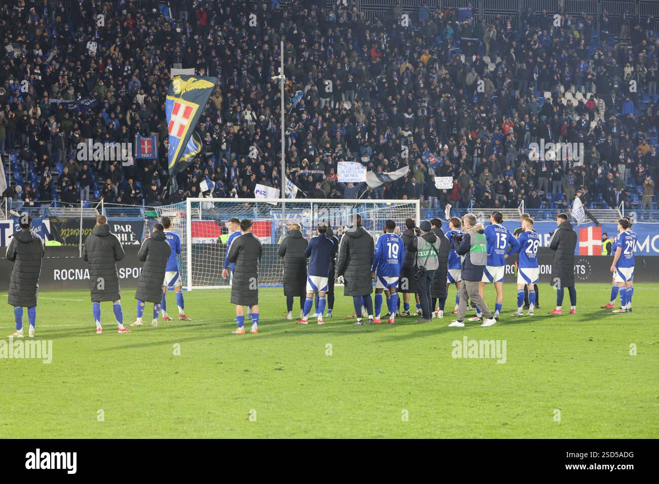 Como, Italia. 07th Feb, 2025. Como's under the supporters during the ...