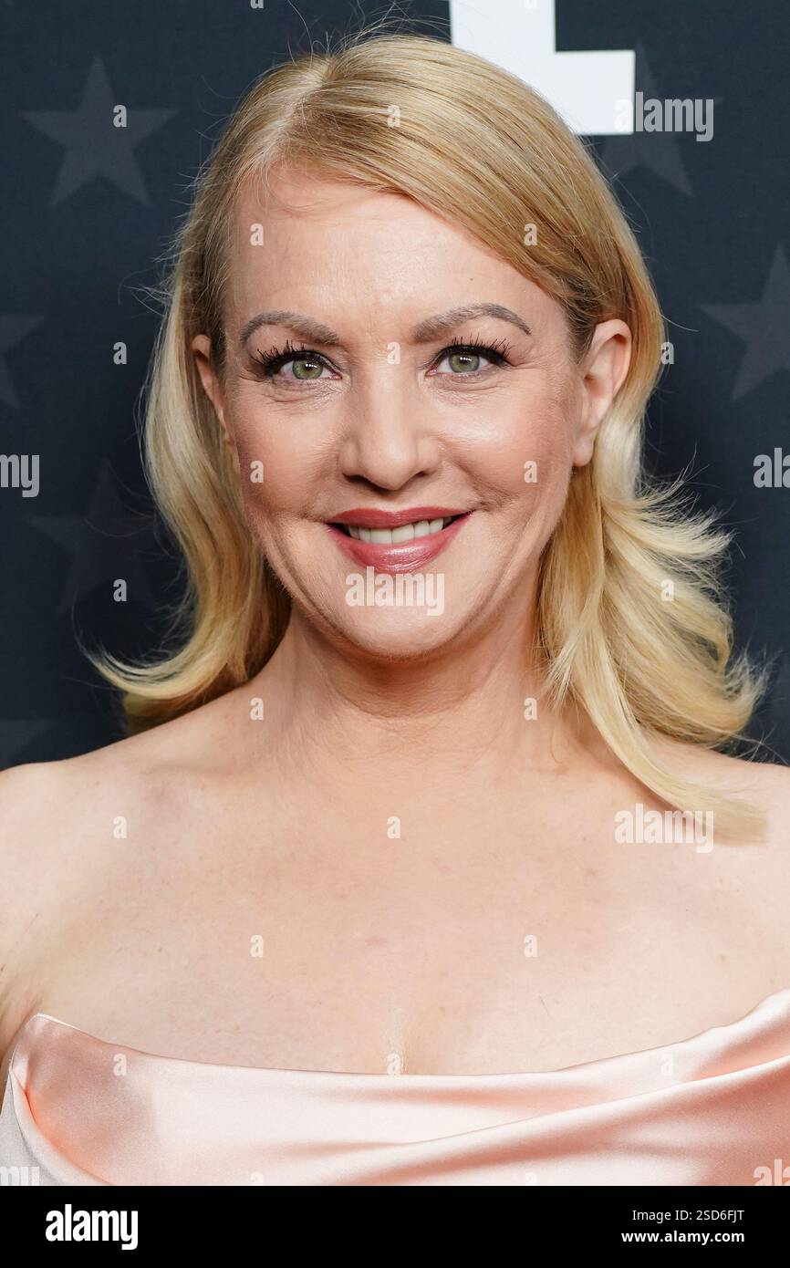 Wendi McLendon-Covey arrives at the 30th Critics Choice Awards on ...