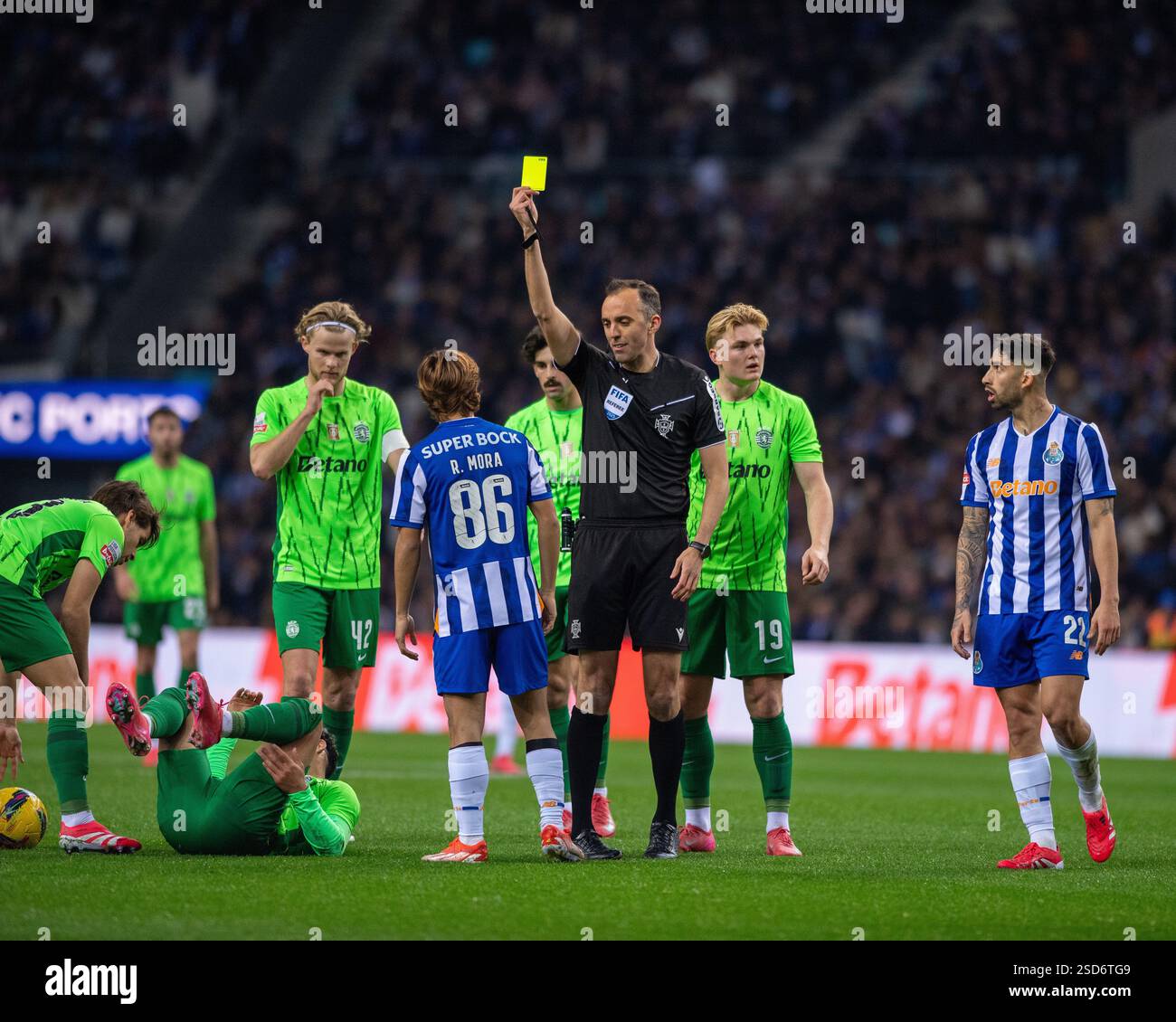 Porto, Guimaraes, Portugal. 7th Feb, 2025. JOAO PINHEIRO referee of the ...