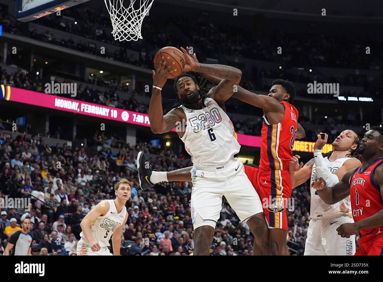 Denver Nuggets center DeAndre Jordan (6) and New Orleans Pelicans ...