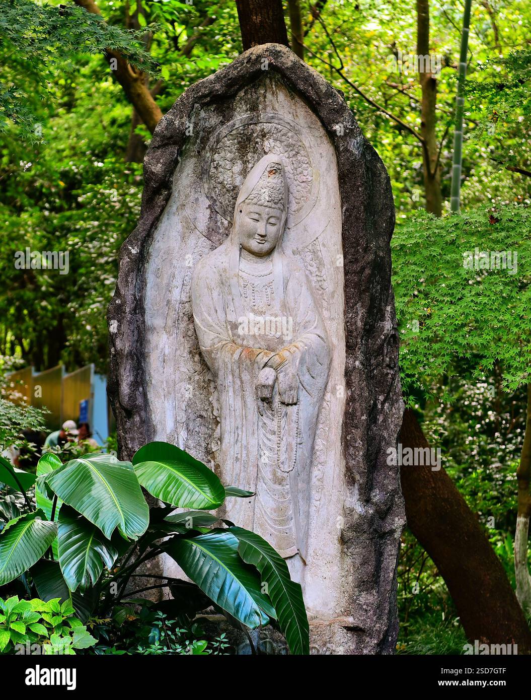 Buddhist stone carvings of Feilaifeng (Flying Peak), Lingyin Temple ...