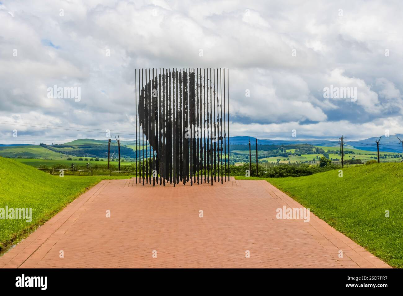 Nelson Mandela capture site , steel statue in Howick midlands KwaZulu ...