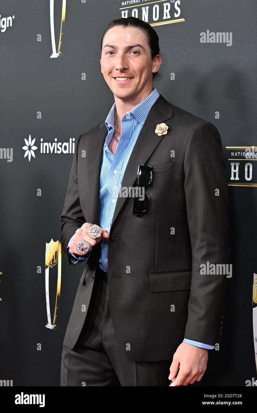 Saenger Theatre. 6th Feb, 2025. New Orleans LA; Phoebe Schecter poses ...