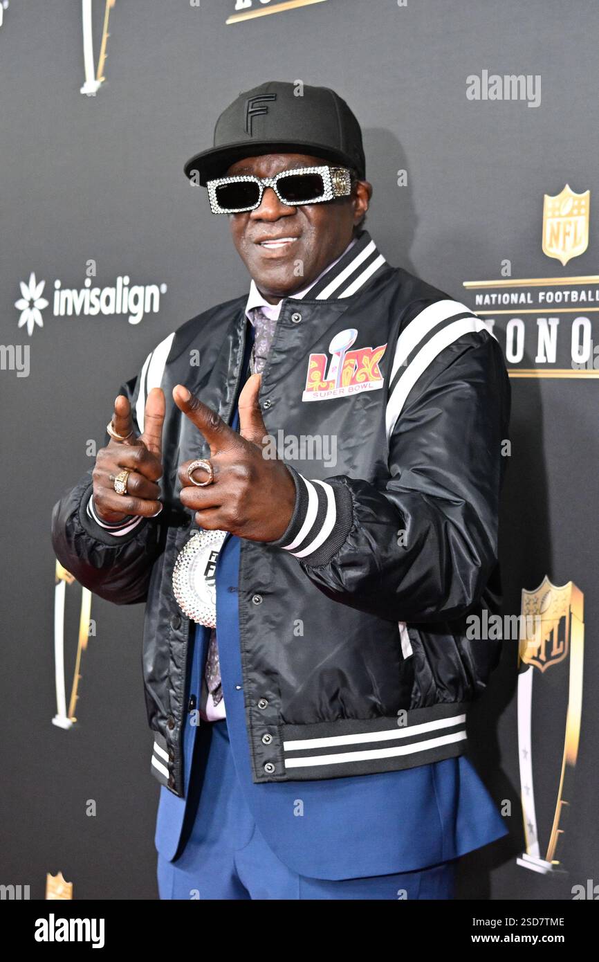 Saenger Theatre. 6th Feb, 2025. New Orleans LA; Flavor Flav poses on ...