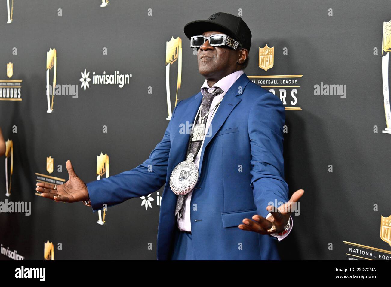 Saenger Theatre. 6th Feb, 2025. New Orleans LA; Flavor Flav poses on ...