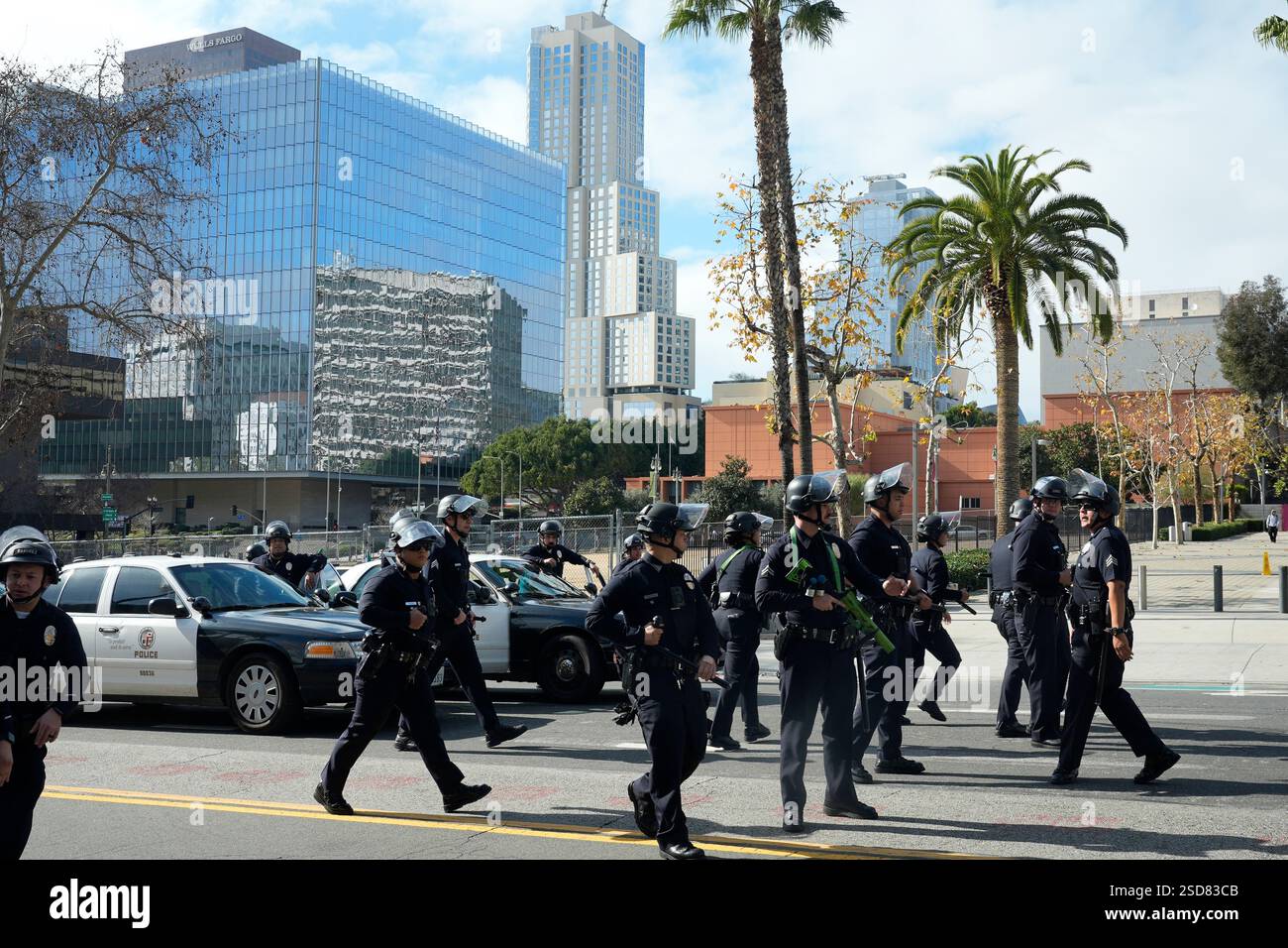 Los Angeles Riot Police officers declare an illegal gathering after ...