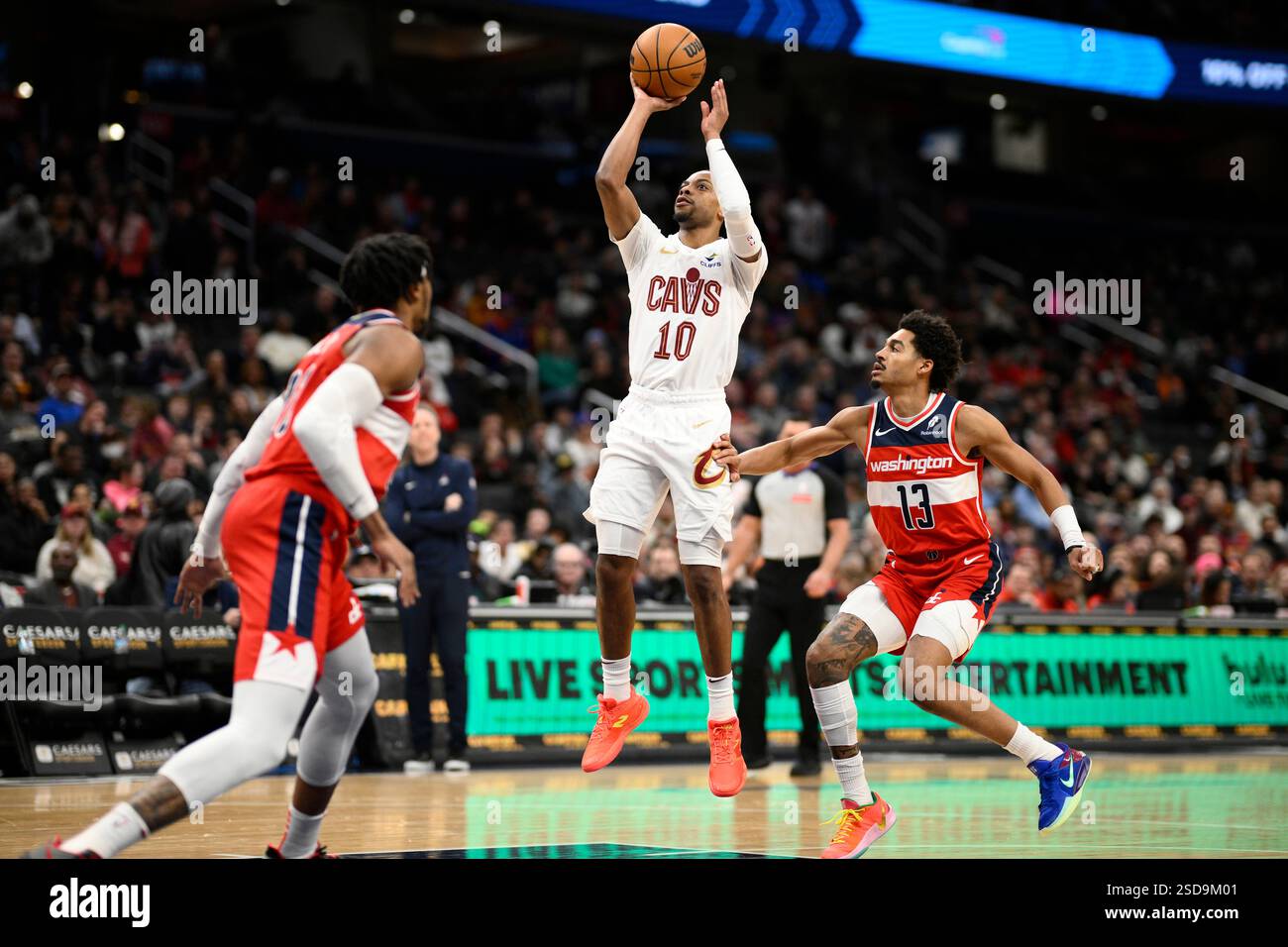Cleveland Cavaliers guard Darius Garland (10) shoots past Washington ...